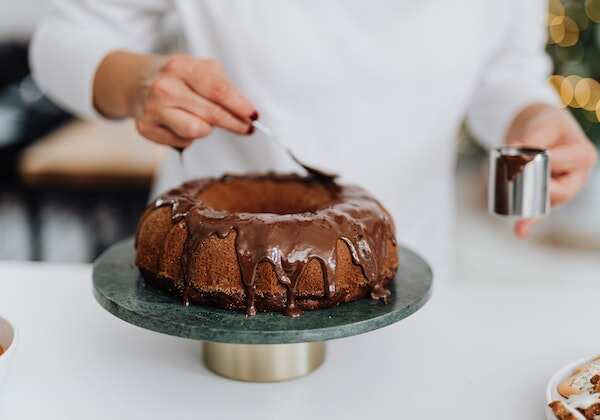 How does formaldehyde used in embalming works