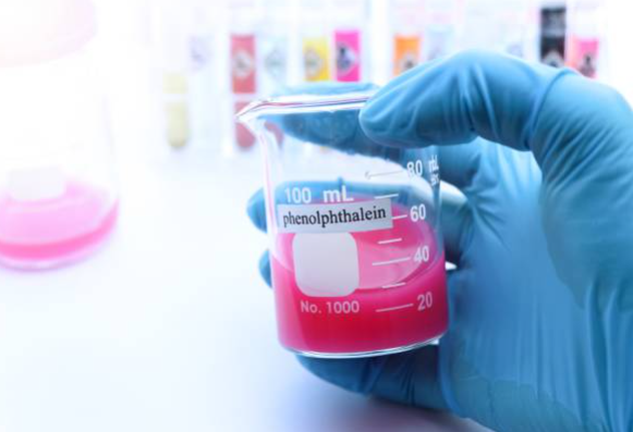 Why is the phenolphthalein used as an indicator in the titration ...